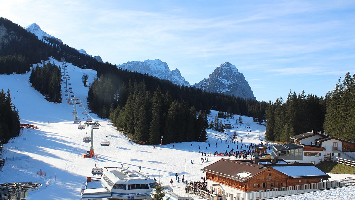 Hausberg - Garmisch-Classic - Blick nach Südwesten - Foto-Webcam.eu