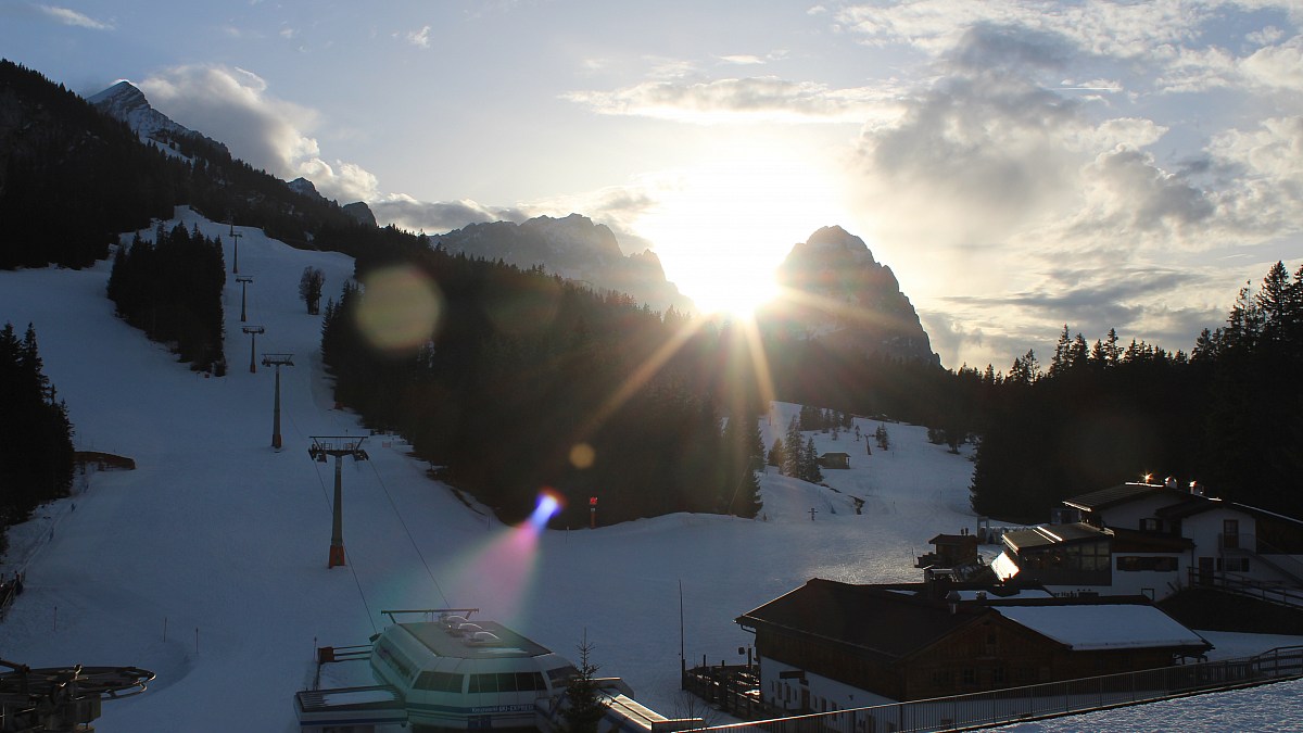 Hausberg - Garmisch-Classic - Blick nach Südwesten - Foto-Webcam.eu