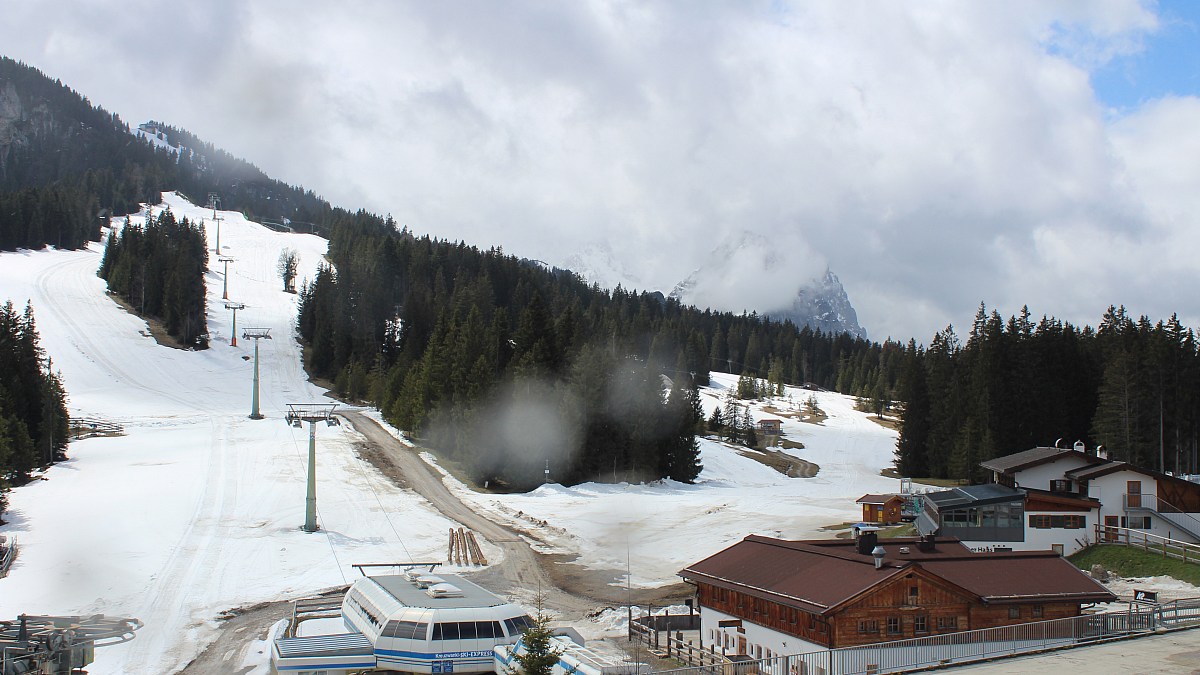 Hausberg - Garmisch-Classic - Blick nach Südwesten - Foto-Webcam.eu