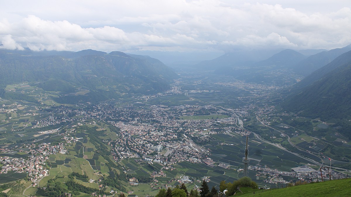 Berggasthaus Hochmuth - Dorf Tirol / Meran - Blick nach Südosten - Foto ...
