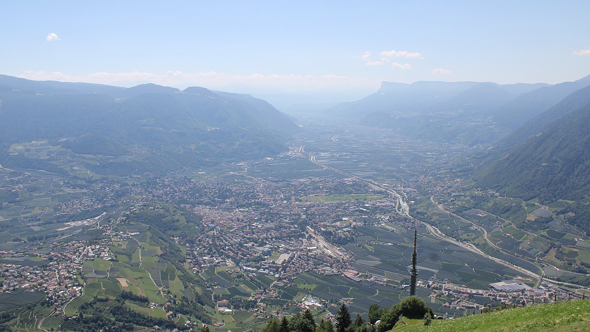 Berggasthaus Hochmuth - Dorf Tirol / Meran - Blick nach Südosten - Foto ...