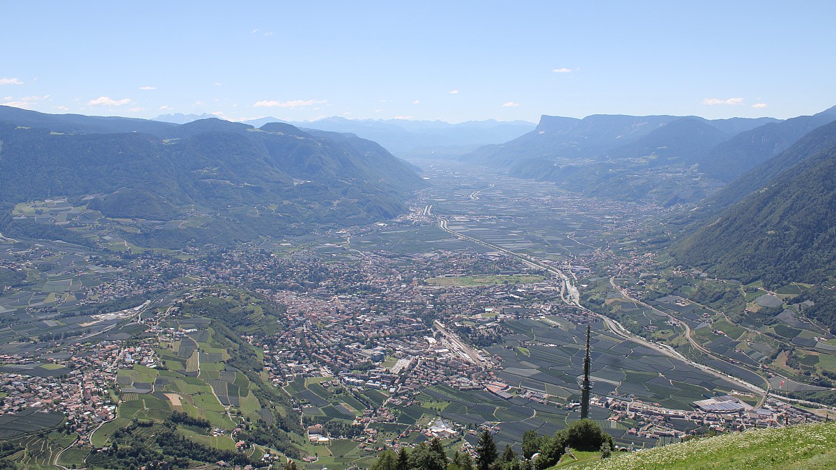 Berggasthaus Hochmuth - Dorf Tirol / Meran - Blick nach Südosten - Foto ...