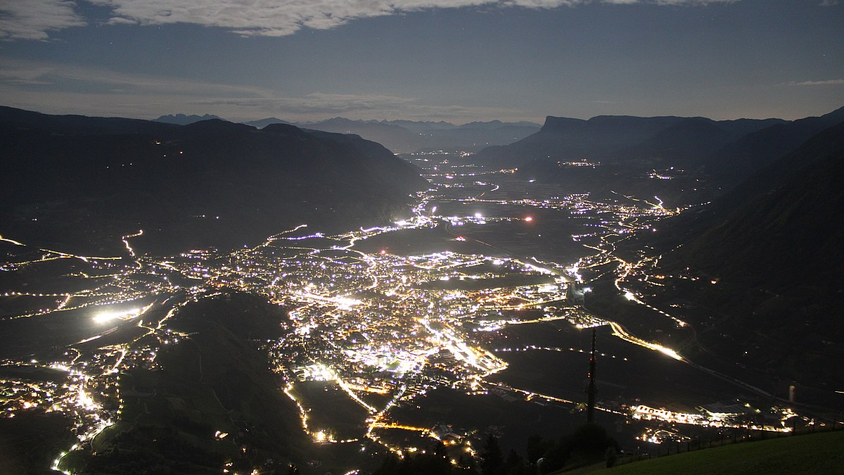 Berggasthaus Hochmuth - Dorf Tirol / Meran - Blick nach Südosten - Foto ...