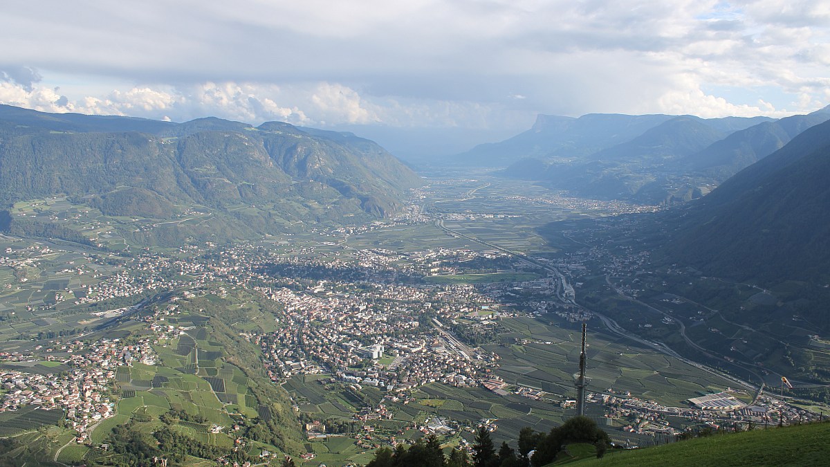 Berggasthaus Hochmuth - Dorf Tirol / Meran - Blick nach Südosten - Foto ...