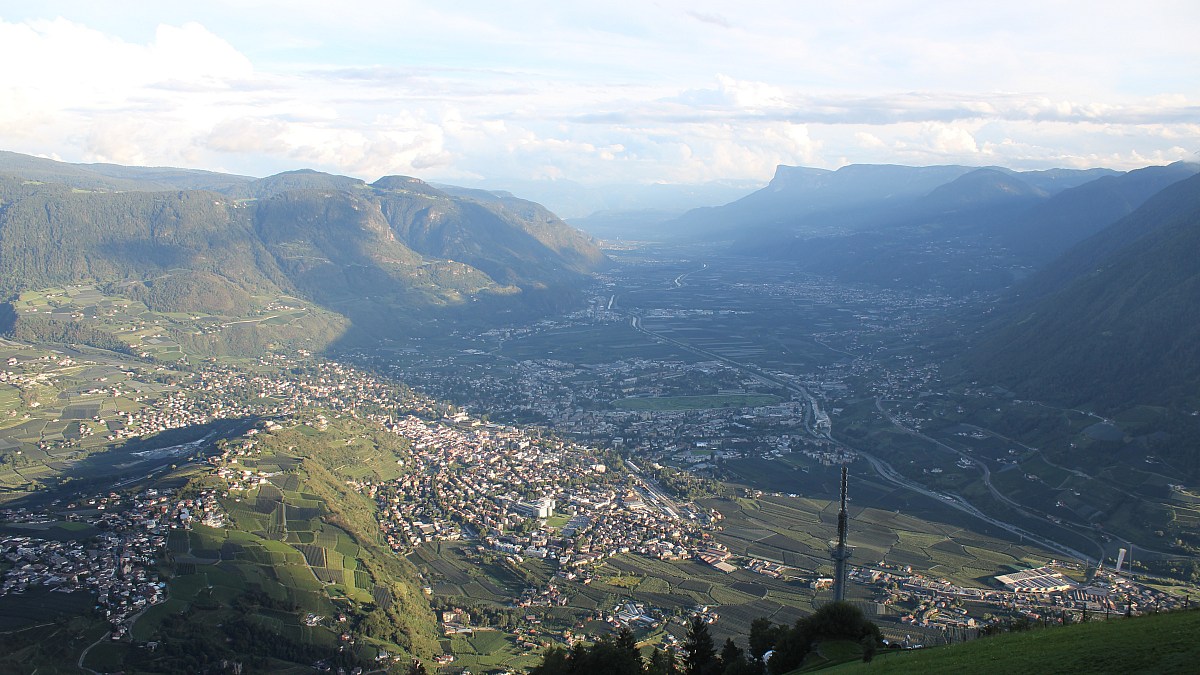 Berggasthaus Hochmuth - Dorf Tirol / Meran - Blick nach Südosten - Foto ...