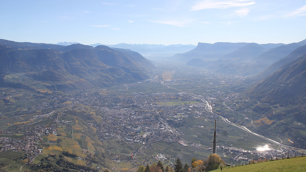 Berggasthaus Hochmuth - Dorf Tirol / Meran - Blick nach Südosten - Foto ...