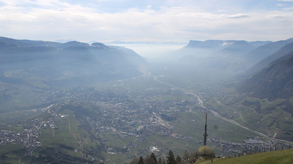 Berggasthaus Hochmuth - Dorf Tirol / Meran - Blick nach Südosten - Foto ...