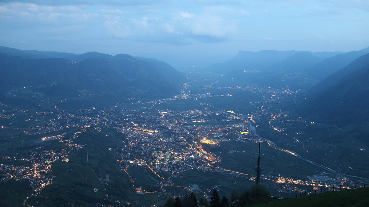 Berggasthaus Hochmuth - Dorf Tirol / Meran - Blick nach Südosten - Foto ...