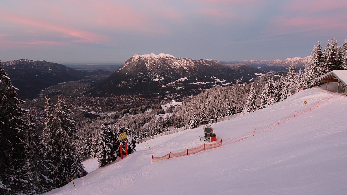 Kandahar-Express am Kreuzjoch - Garmisch-Classic - Blick nach Nordosten - Foto-Webcam.eu