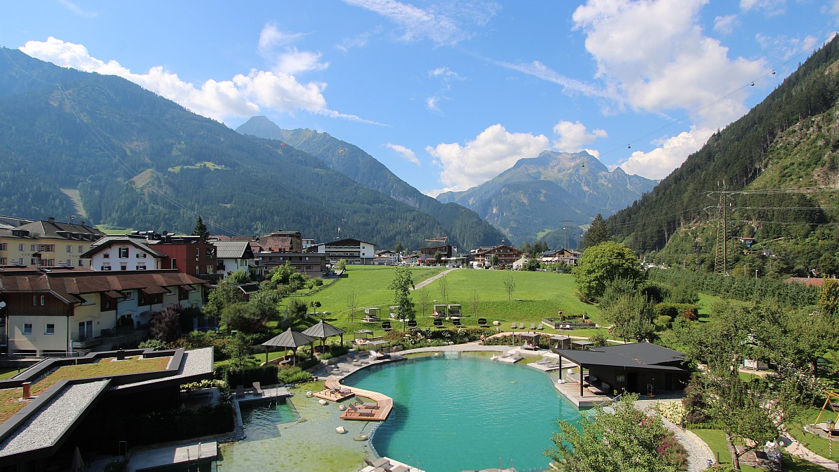 Neuhaus Zillertal Resort / Mayrhofen - Blick nach Südwesten - Foto ...