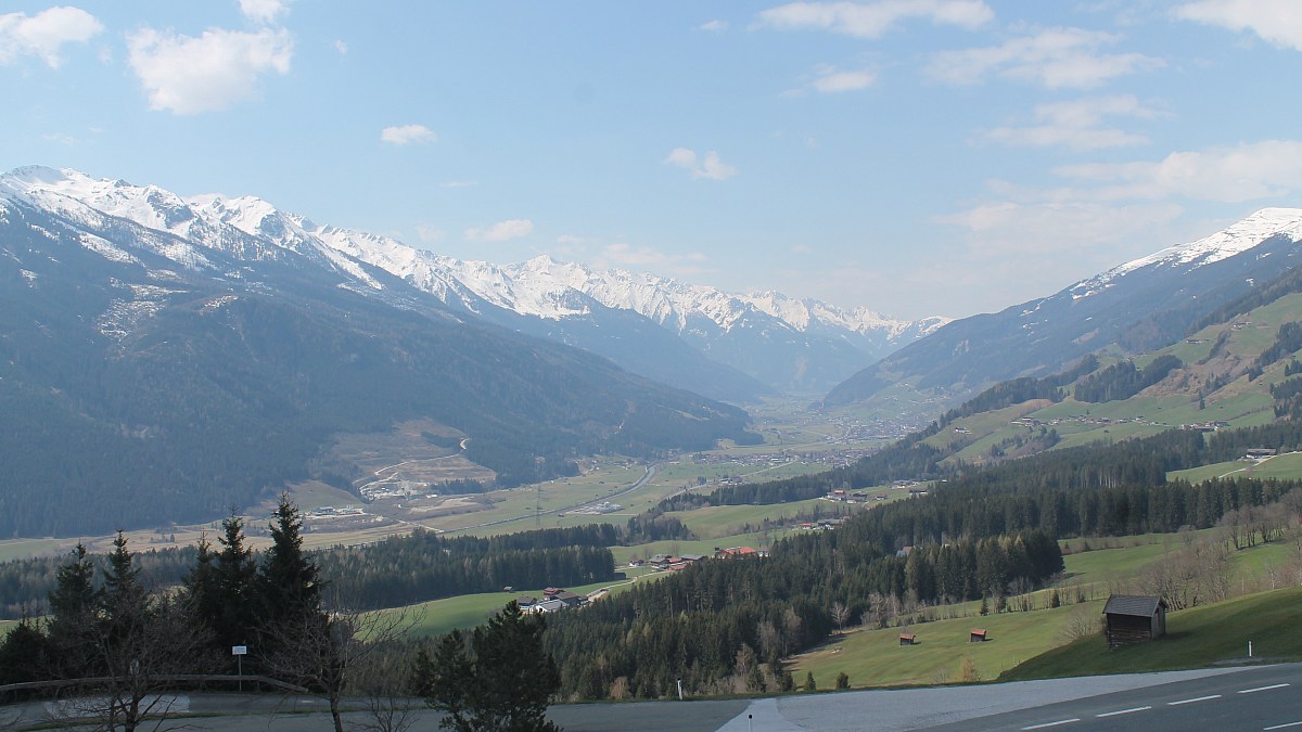 Gasthof Hohe Brücke - Pass Thurn - Blick in die Hohen Tauern ...
