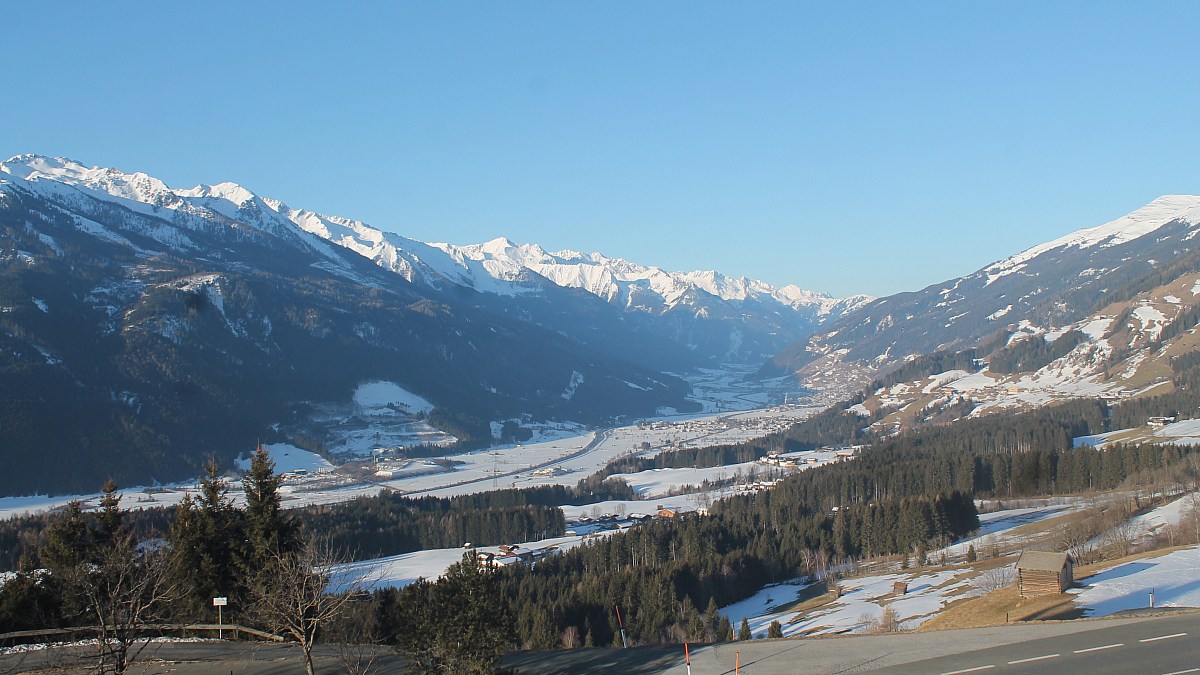 Gasthof Hohe Brücke - Pass Thurn - Blick in die Hohen Tauern ...
