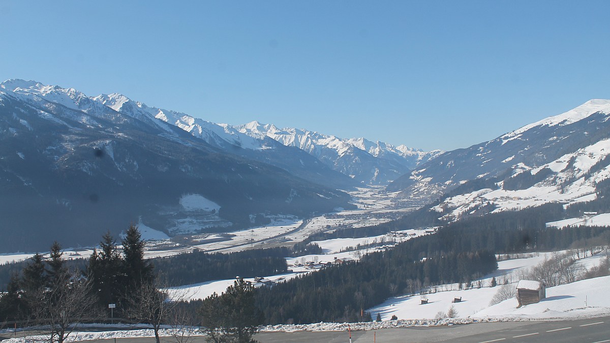 Gasthof Hohe Brücke - Pass Thurn - Blick in die Hohen Tauern ...