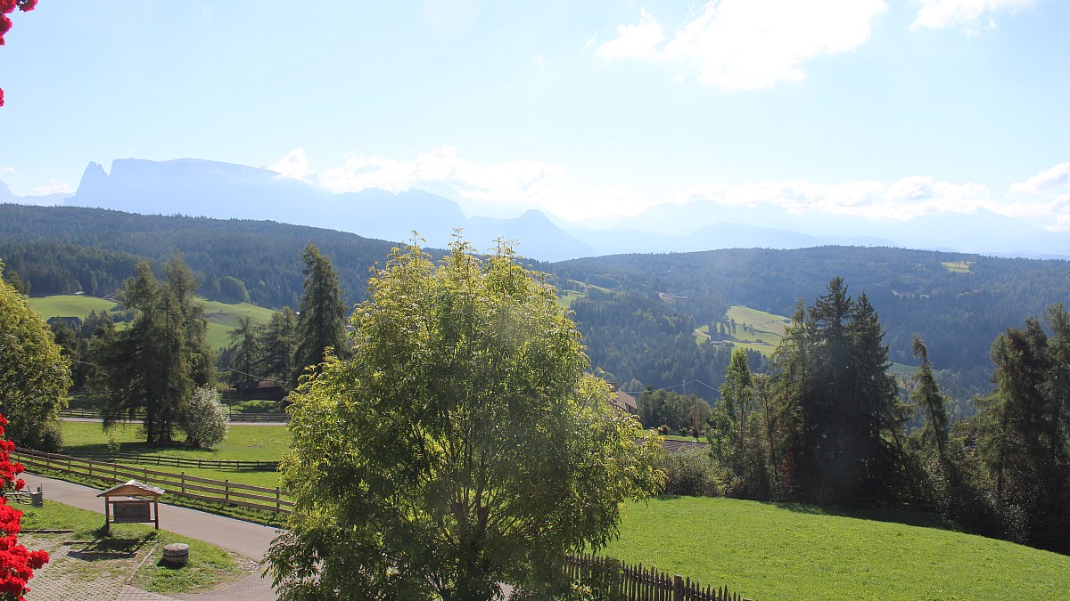 Berggasthof Plörr - Ritten - Blick nach Südosten - Foto-Webcam.eu