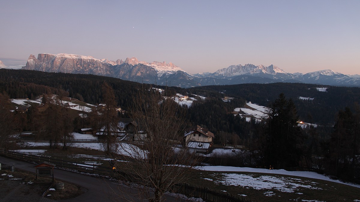 Berggasthof Plörr - Ritten - Blick nach Südosten - Foto-Webcam.eu
