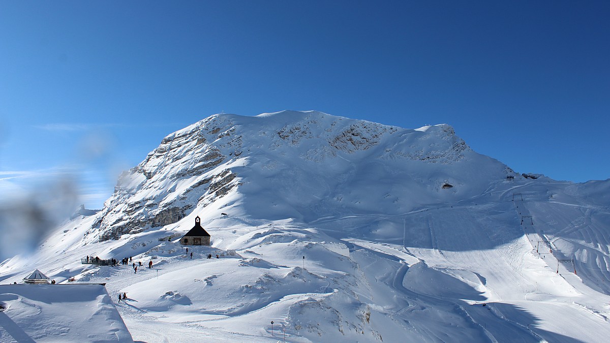 Sonnalpin - Gletscher-Skigebiet Zugspitze - Blick zum Schneefernerkopf ...