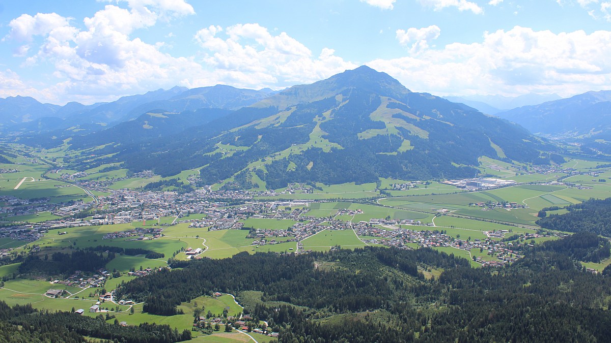 St. Johann in Tirol - Blick zum Kitzbüheler Horn - Foto-Webcam.eu