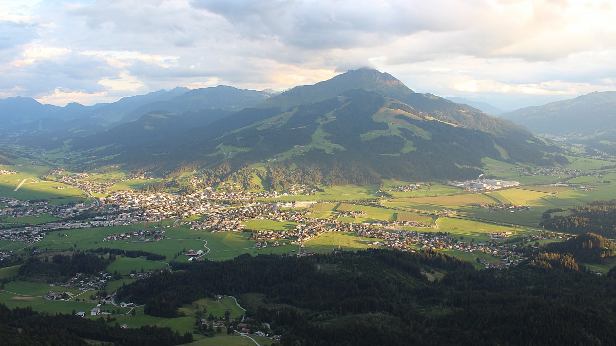 St. Johann in Tirol - Blick zum Kitzbüheler Horn - Foto-Webcam.eu