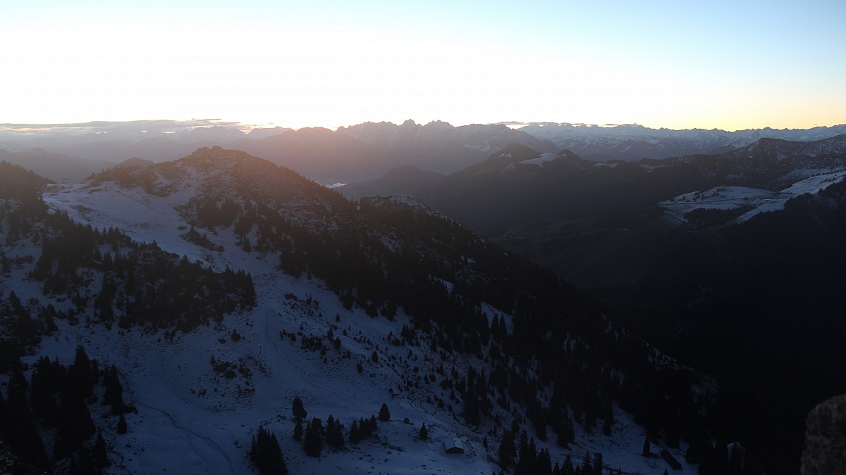 Wendelsteinbahn Bergstation - Gacher Blick nach Südosten - Foto-Webcam.eu