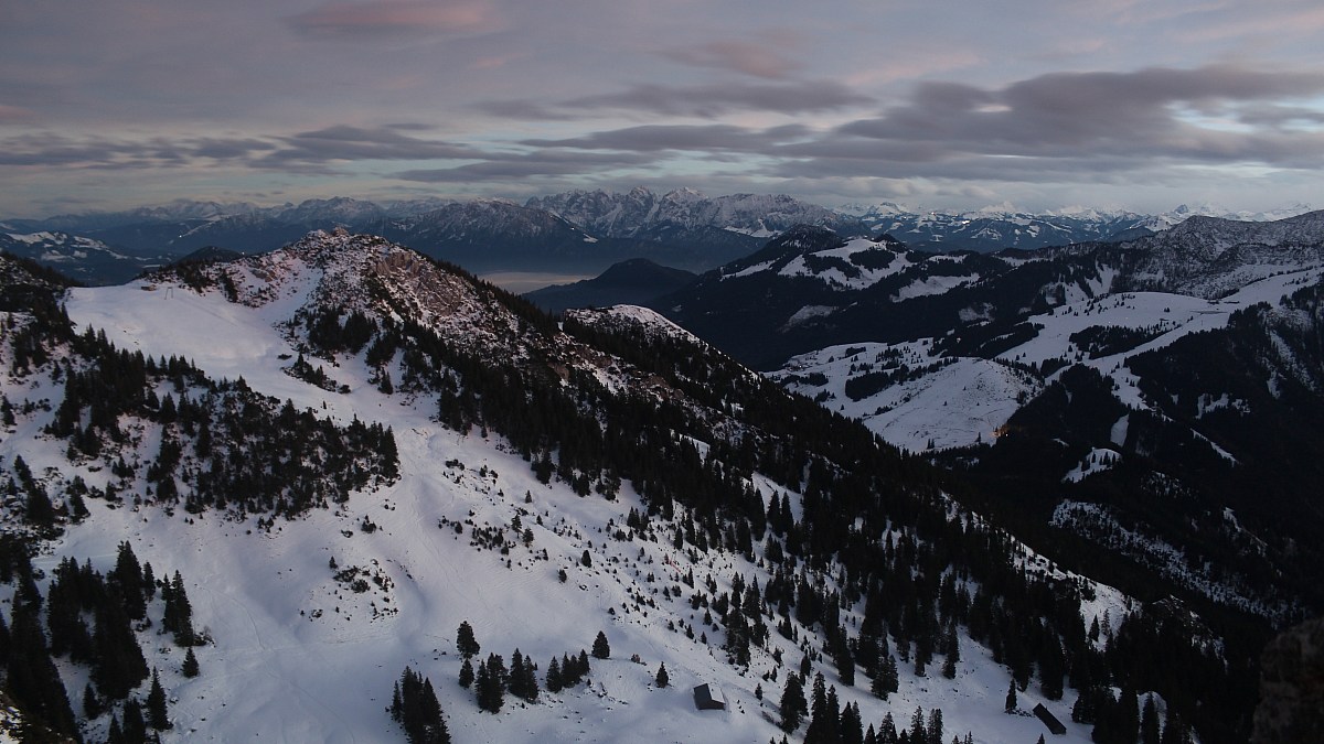 Wendelsteinbahn Bergstation - Gacher Blick nach Südosten - Foto-Webcam.eu
