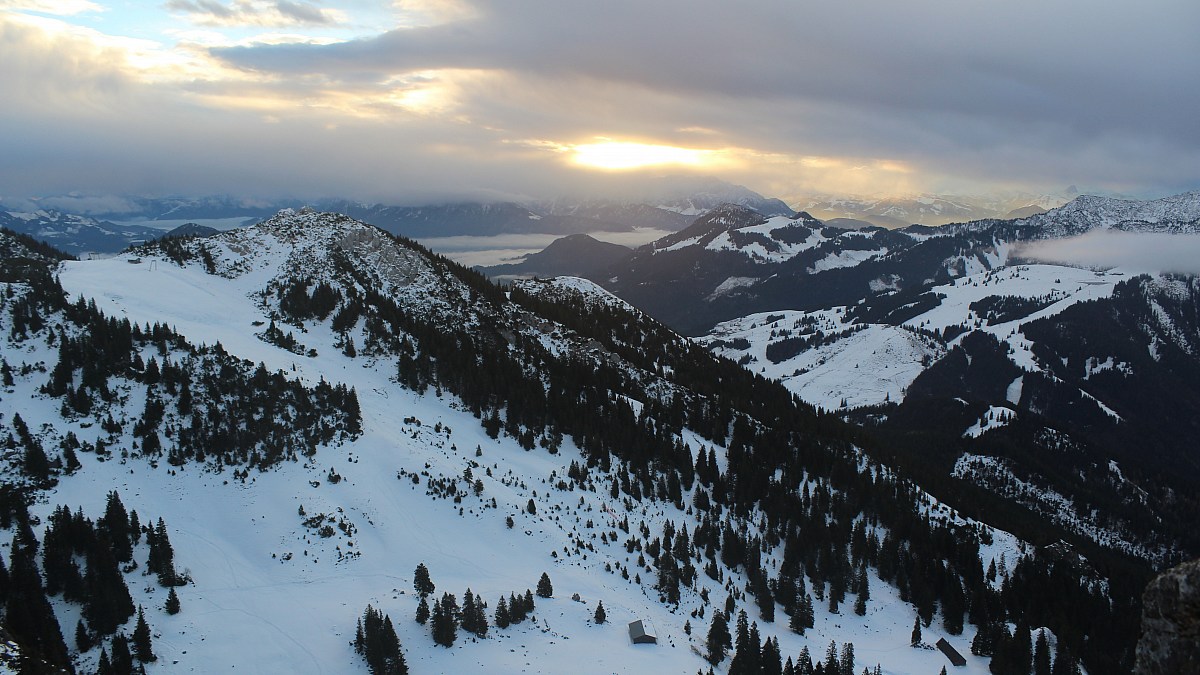 Wendelsteinbahn Bergstation - Gacher Blick nach Südosten - Foto-Webcam.eu