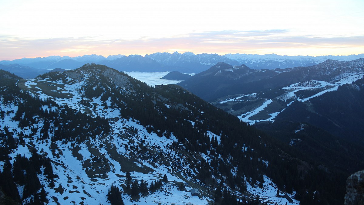 Wendelsteinbahn Bergstation - Gacher Blick nach Südosten - Foto-Webcam.eu