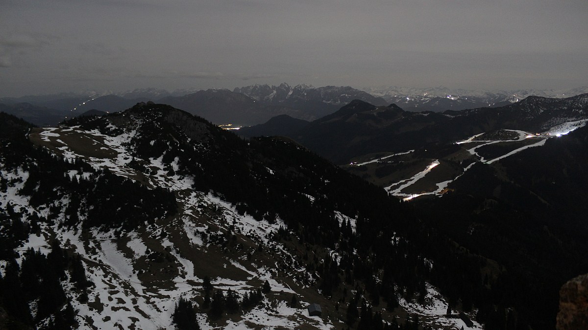 Wendelsteinbahn Bergstation - Gacher Blick nach Südosten - Foto-Webcam.eu