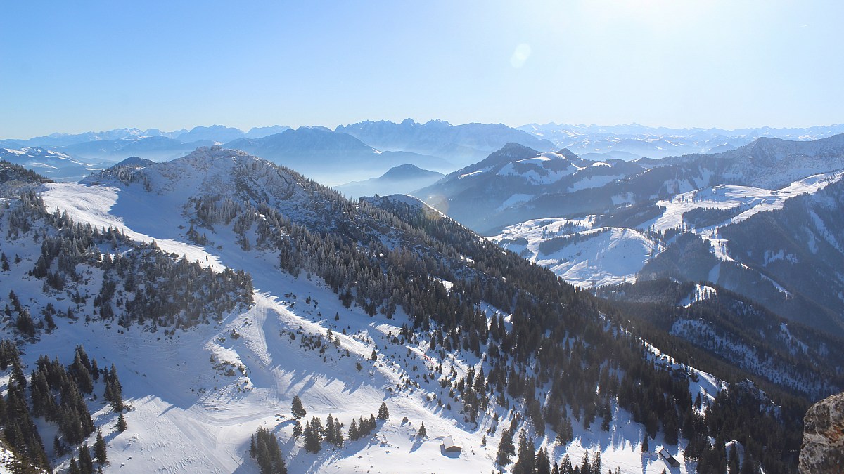 Wendelsteinbahn Bergstation - Gacher Blick nach Südosten - Foto-Webcam.eu