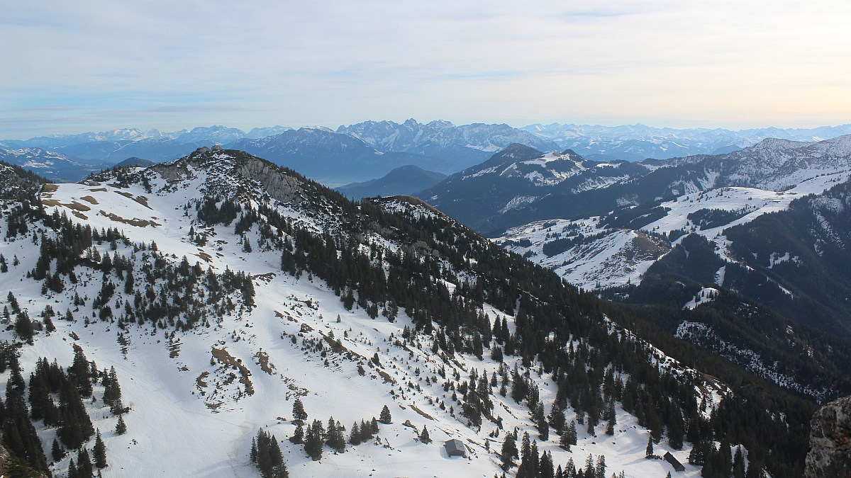 Wendelsteinbahn Bergstation - Gacher Blick nach Südosten - Foto-Webcam.eu