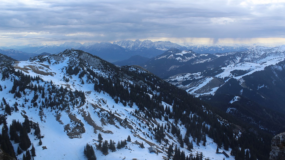 Wendelsteinbahn Bergstation - Gacher Blick nach Südosten - Foto-Webcam.eu