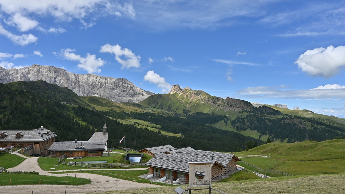 Seiser Alm / Zallinger - Blick nach Westen zum Schlern - Foto-Webcam.eu