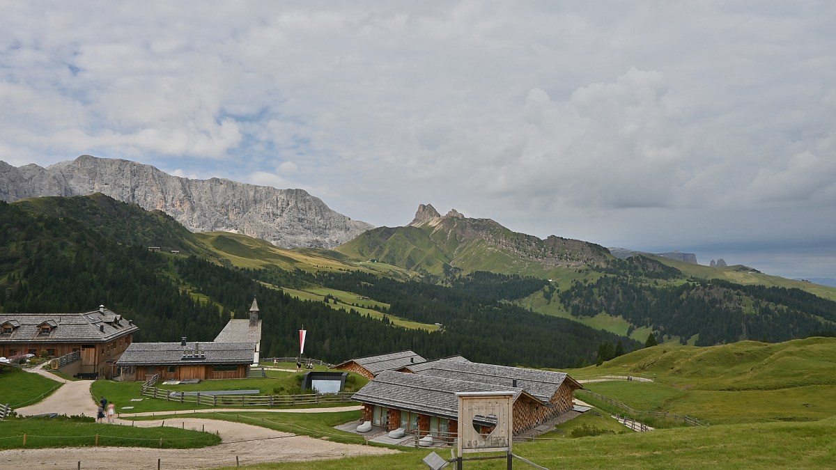 Seiser Alm / Zallinger - Blick nach Westen zum Schlern - Foto-Webcam.eu