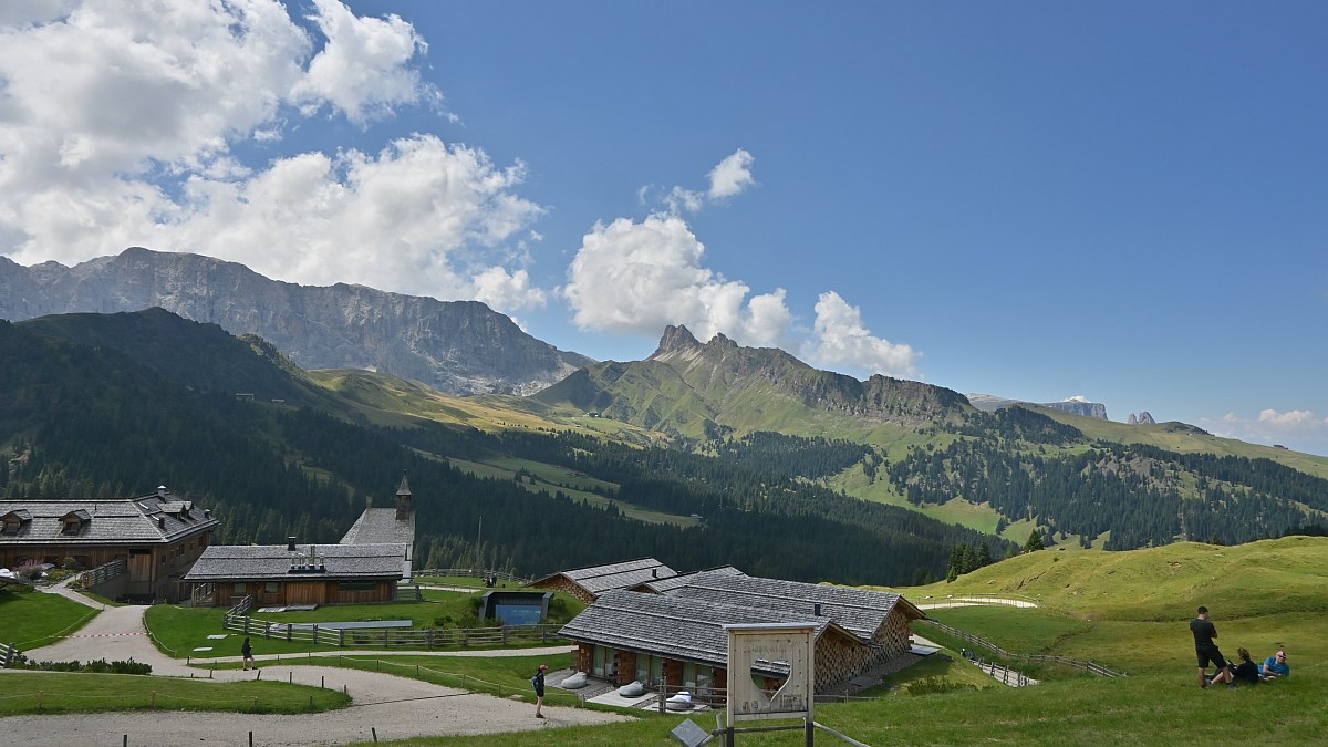 Seiser Alm / Zallinger - Blick nach Westen zum Schlern - Foto-Webcam.eu