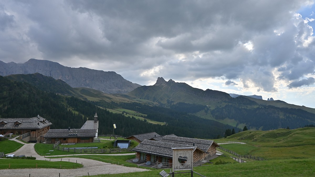 Seiser Alm / Zallinger - Blick nach Westen zum Schlern - Foto-Webcam.eu