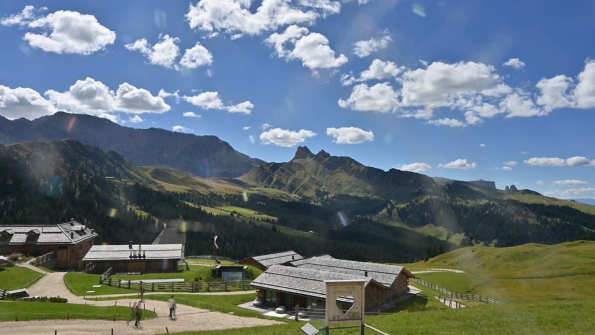 Seiser Alm / Zallinger - Blick nach Westen zum Schlern - Foto-Webcam.eu