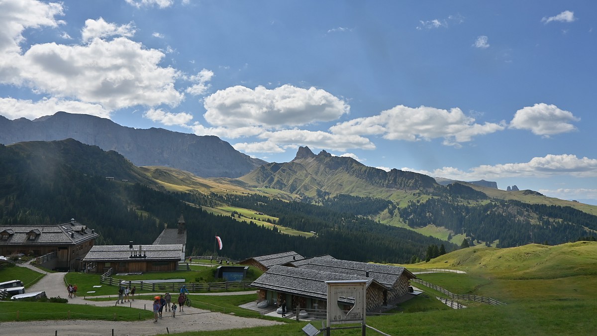 Seiser Alm / Zallinger - Blick nach Westen zum Schlern - Foto-Webcam.eu
