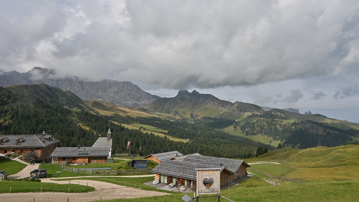 Seiser Alm / Zallinger - Blick nach Westen zum Schlern - Foto-Webcam.eu