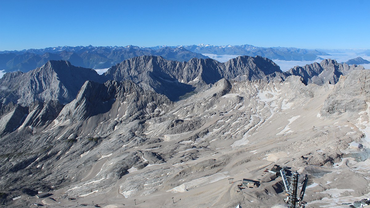 Wetterwarte Zugspitze - Blick über das Zugspitzplatt nach Süden - Foto ...