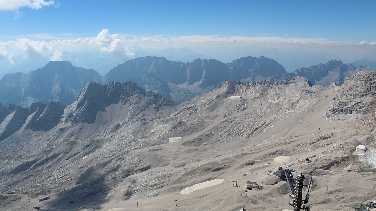 Wetterwarte Zugspitze - Blick über das Zugspitzplatt nach Süden - Foto ...