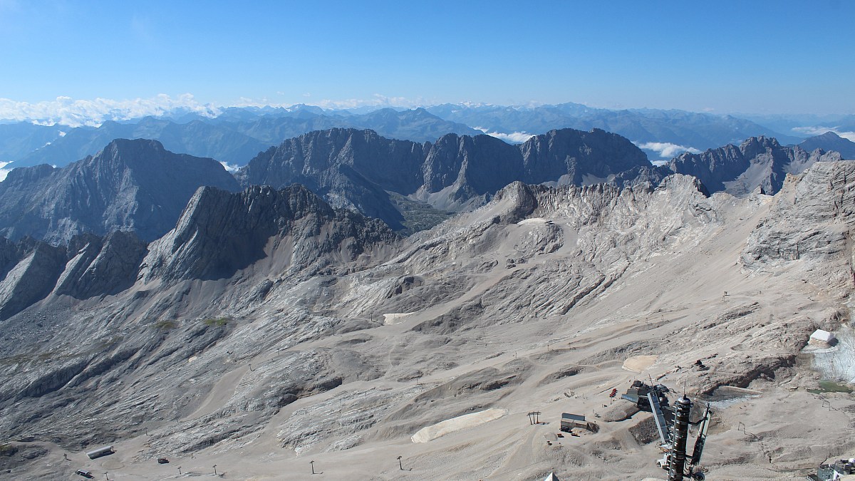 Wetterwarte Zugspitze - Blick über das Zugspitzplatt nach Süden - Foto ...