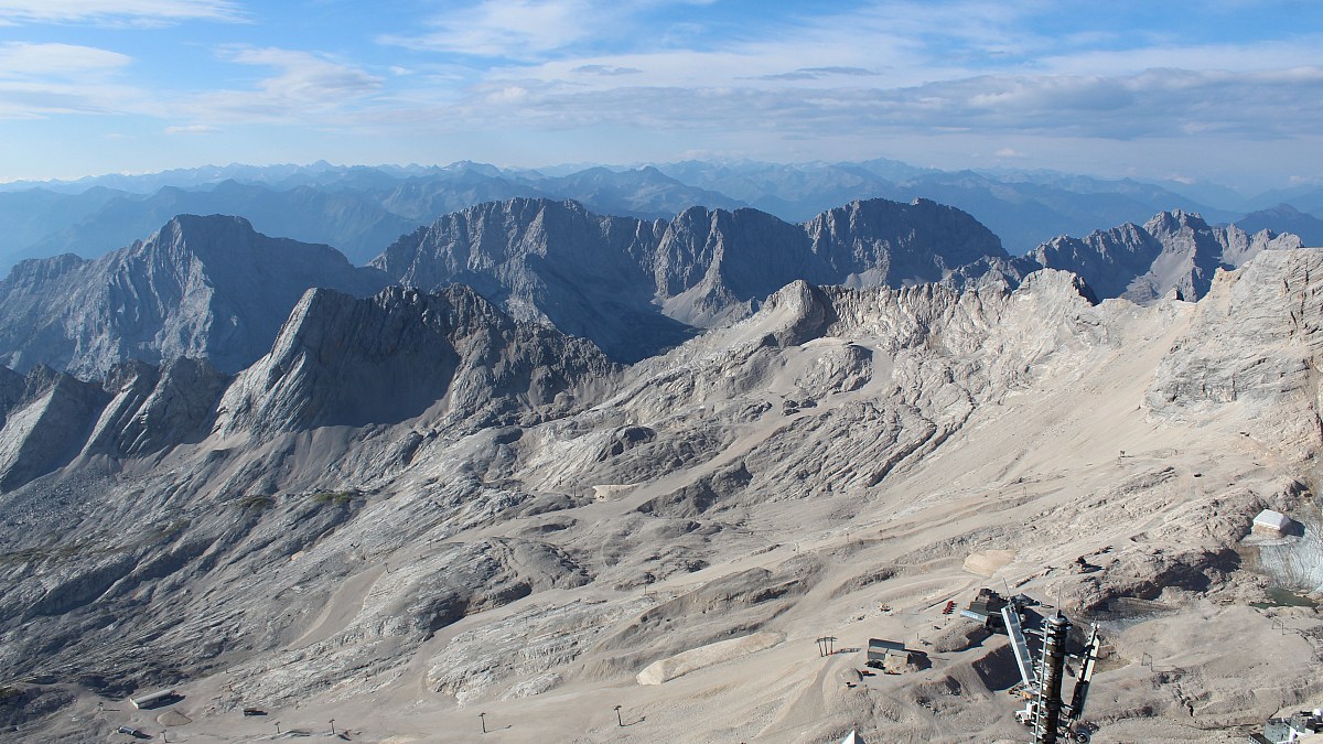 Wetterwarte Zugspitze - Blick über das Zugspitzplatt nach Süden - Foto ...