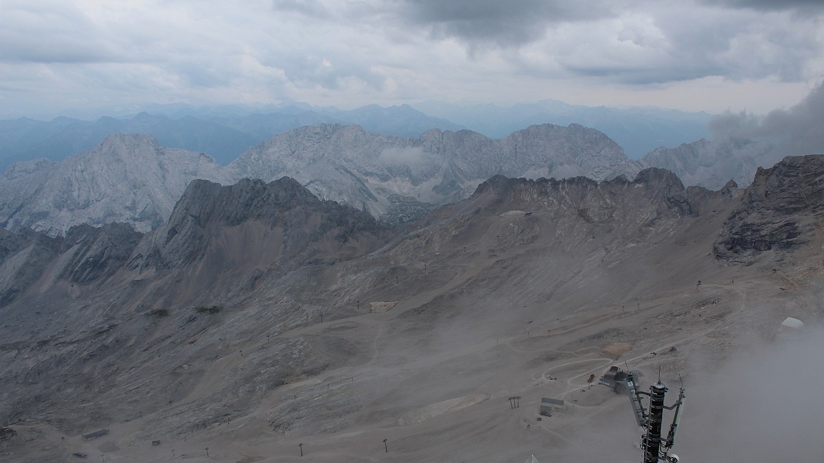 Wetterwarte Zugspitze - Blick über das Zugspitzplatt nach Süden - Foto ...