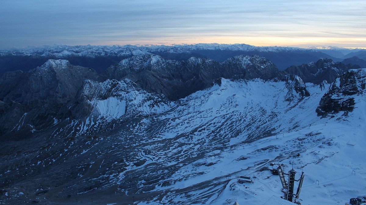 Wetterwarte Zugspitze - Blick über das Zugspitzplatt nach Süden - Foto ...