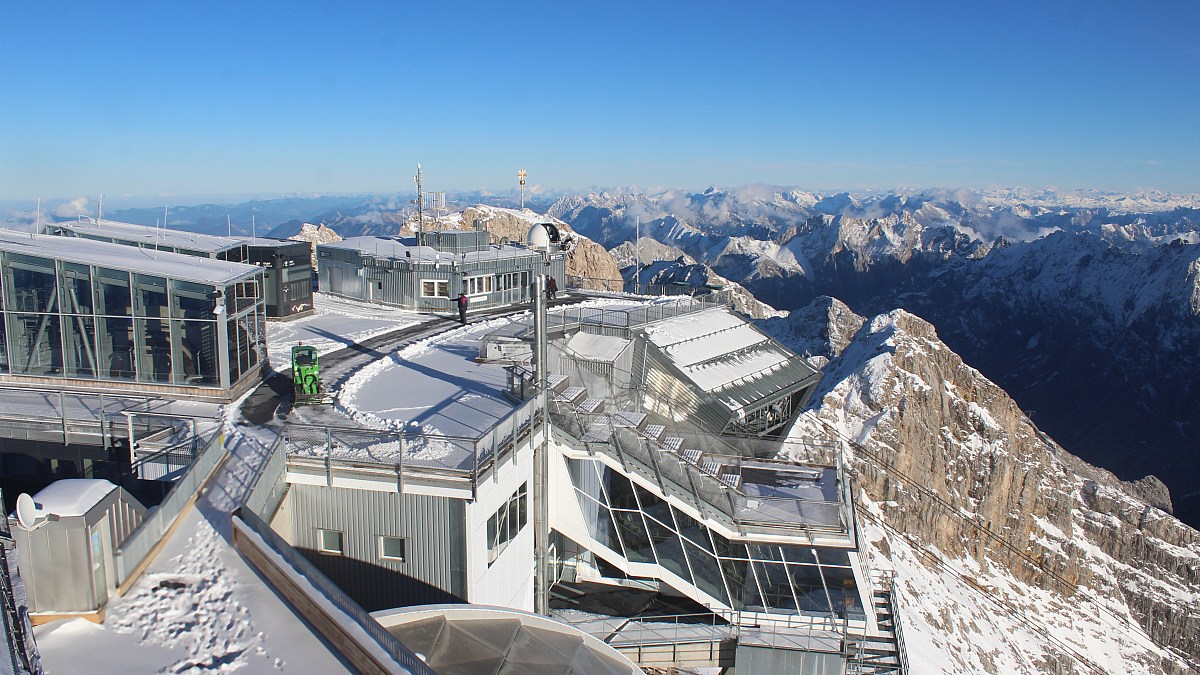 Wetterwarte Zugspitze - Blick über den Gipfel nach Osten - Foto-Webcam.eu